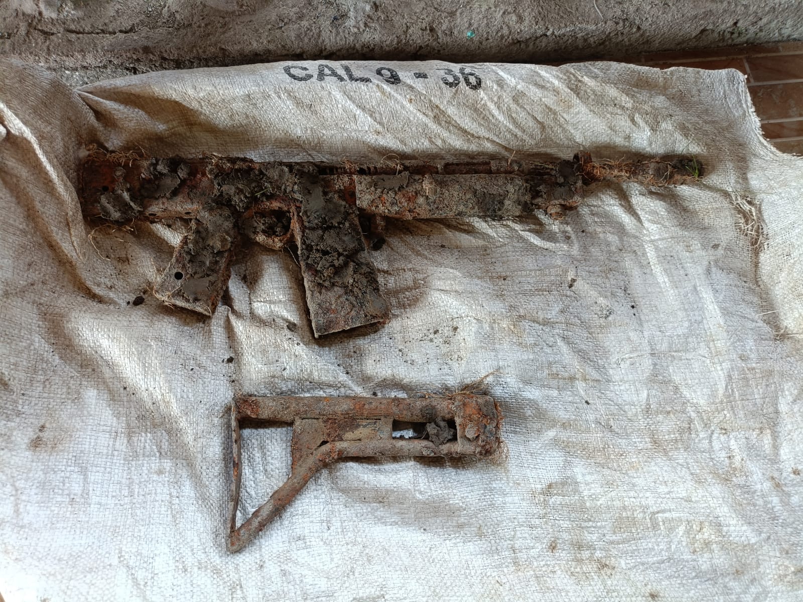 Senpi Rakitan Ditemukan Warga Kilo Poso Saat Gali Lubang